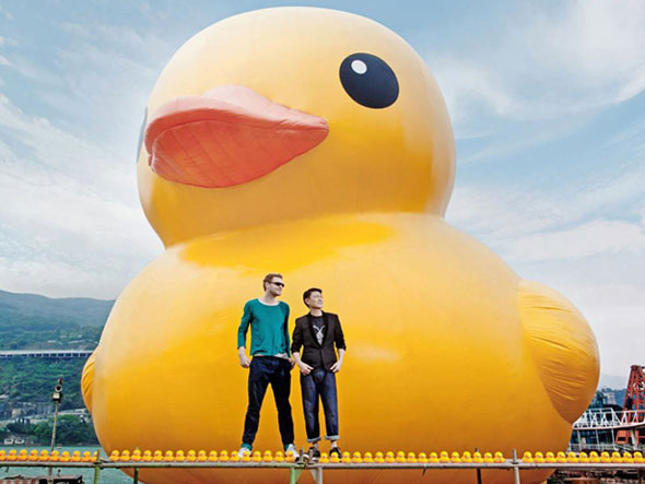 Rubber Duck de Florentijn Hofman : Canard Geant Jaune Flottant ...