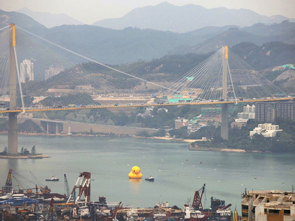 Rubber Duck de Florentijn Hofman : Canard Geant Jaune Flottant ...