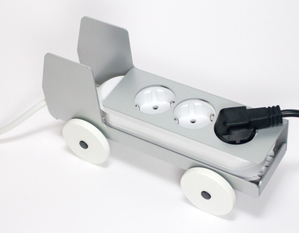 PlugTruck par Jörg Gätjens : Petit Camion pour Bloc Multiprise ...