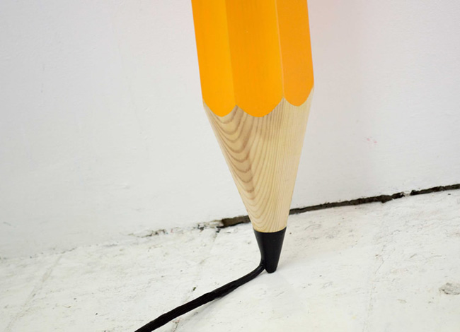 Luminaire HB Lamp, le Crayon Geant au Fil Artistique - MaxiTendance
