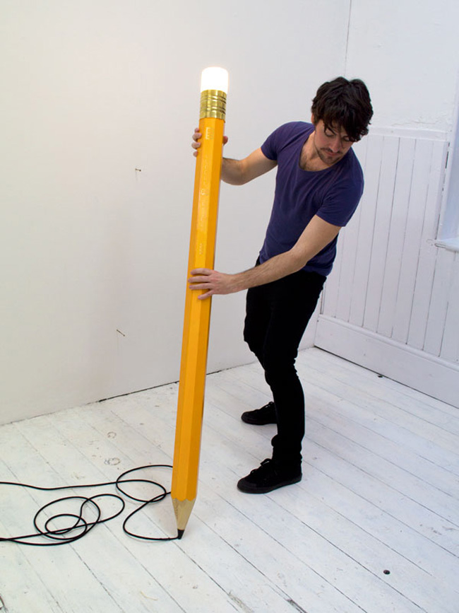 Luminaire HB Lamp, le Crayon Geant au Fil Artistique - MaxiTendance