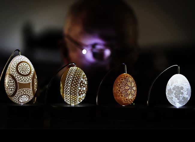 Franc Grom, l'Art Lumineux de Sculpter les Oeufs - MaxiTendance